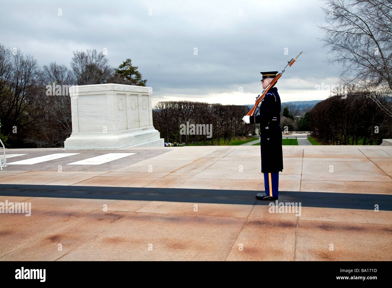 Changing of the Guard at the Tomb of the Unknowns and Memorial ...