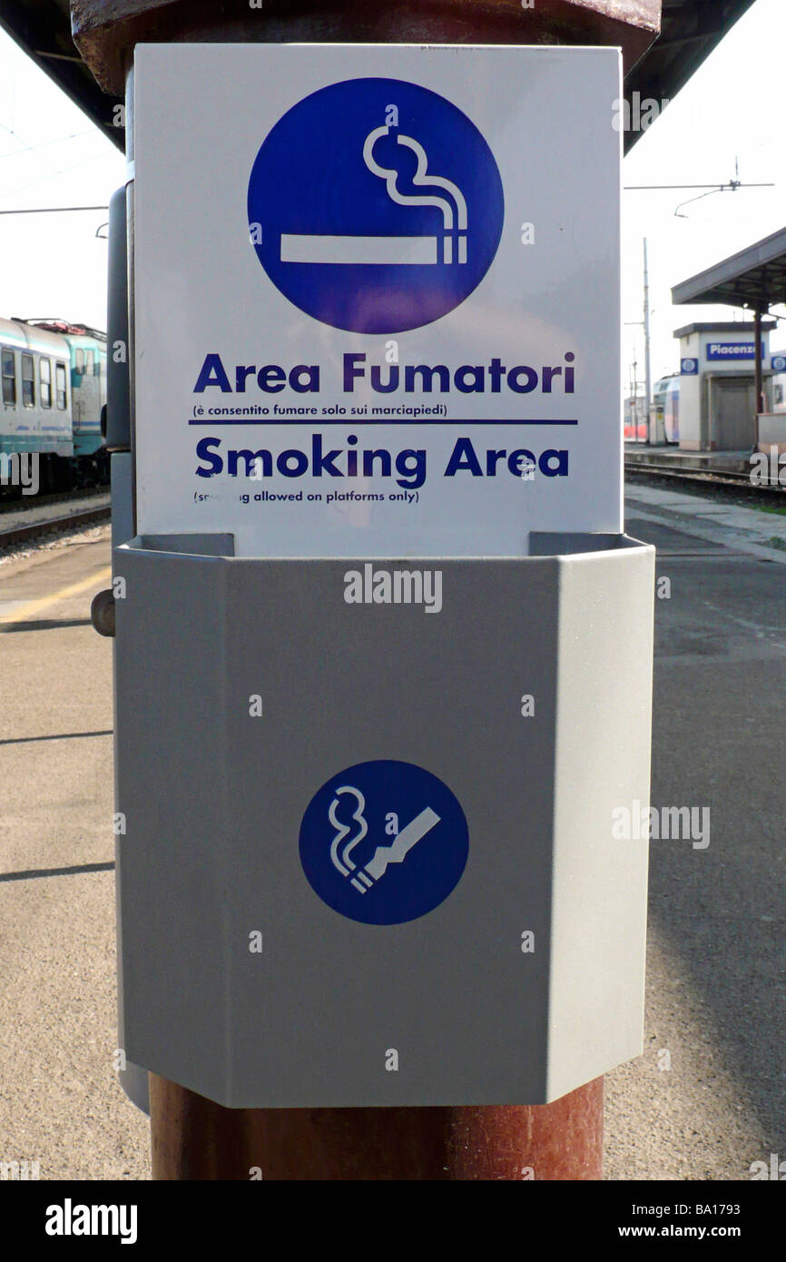 Designated smoking areas hi-res stock photography and images - Alamy