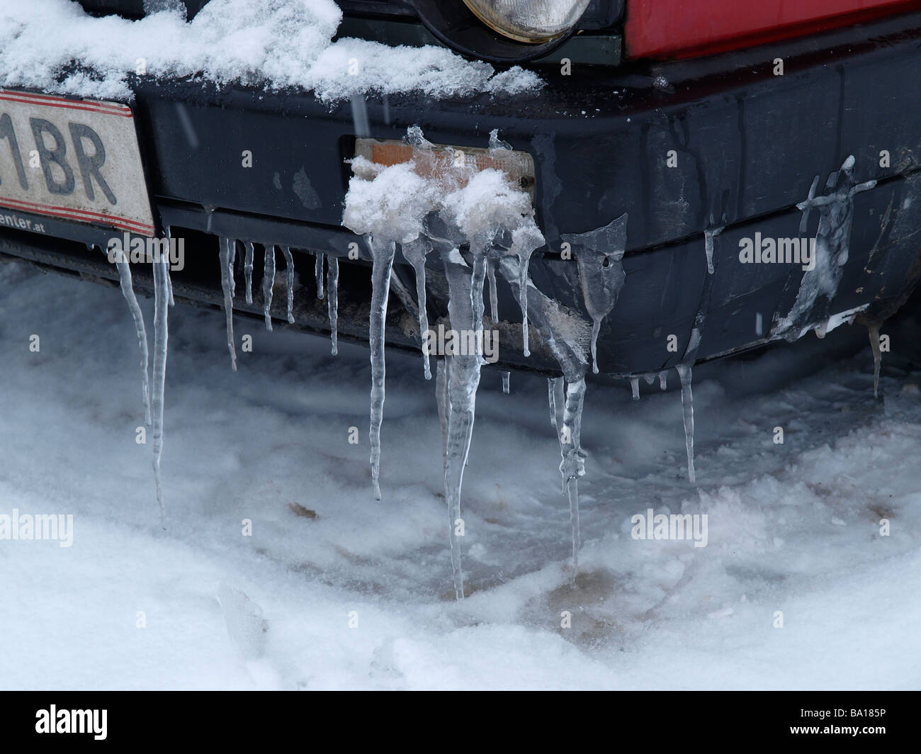 Icicles under car hi-res stock photography and images - Alamy