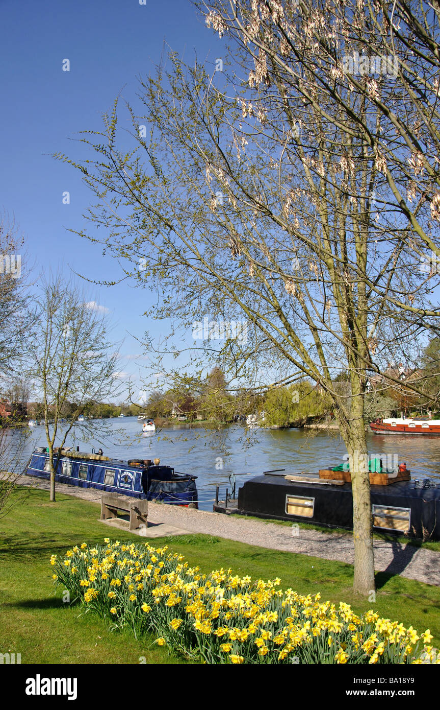 Boats in river thames hi-res stock photography and images - Alamy