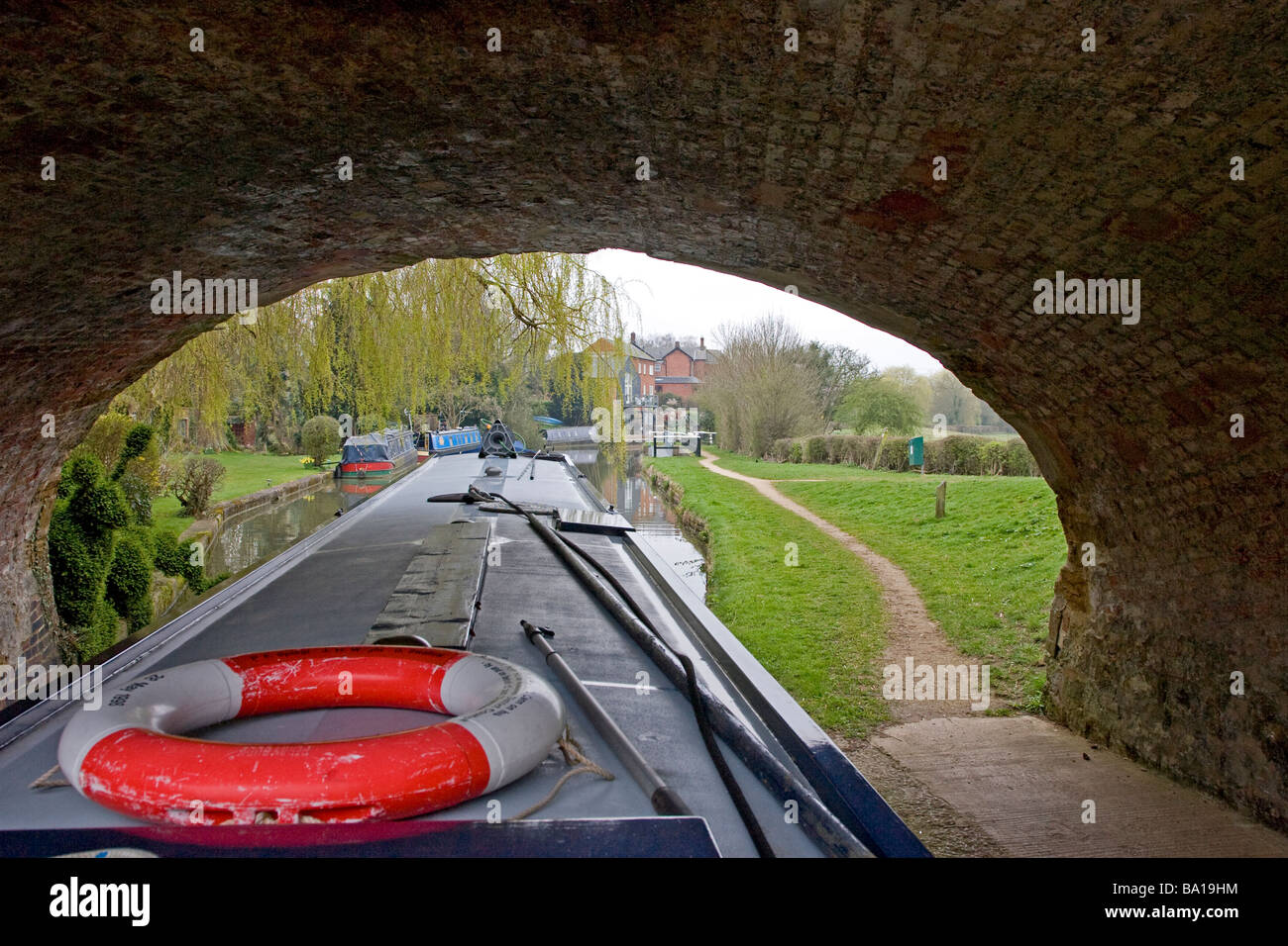 Boat going under bridge hi-res stock photography and images - Alamy