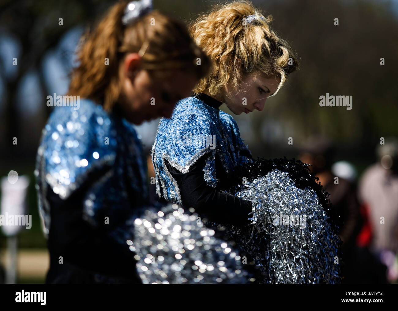 Cheerleaders girls usa cheerleaders hi-res stock photography and images ...