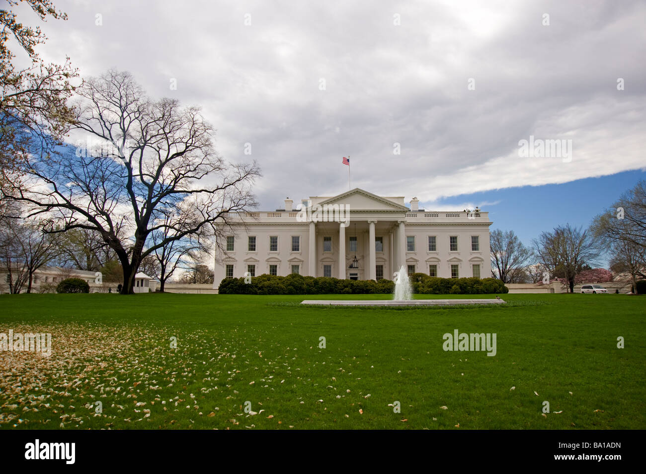 White house hi-res stock photography and images - Alamy