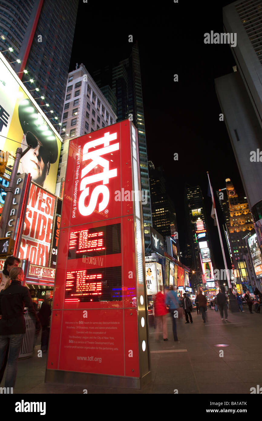 TKTS BOOTH TIMES SQUARE MIDTOWN MANHATTAN NEW YORK USA Stock Photo - Alamy