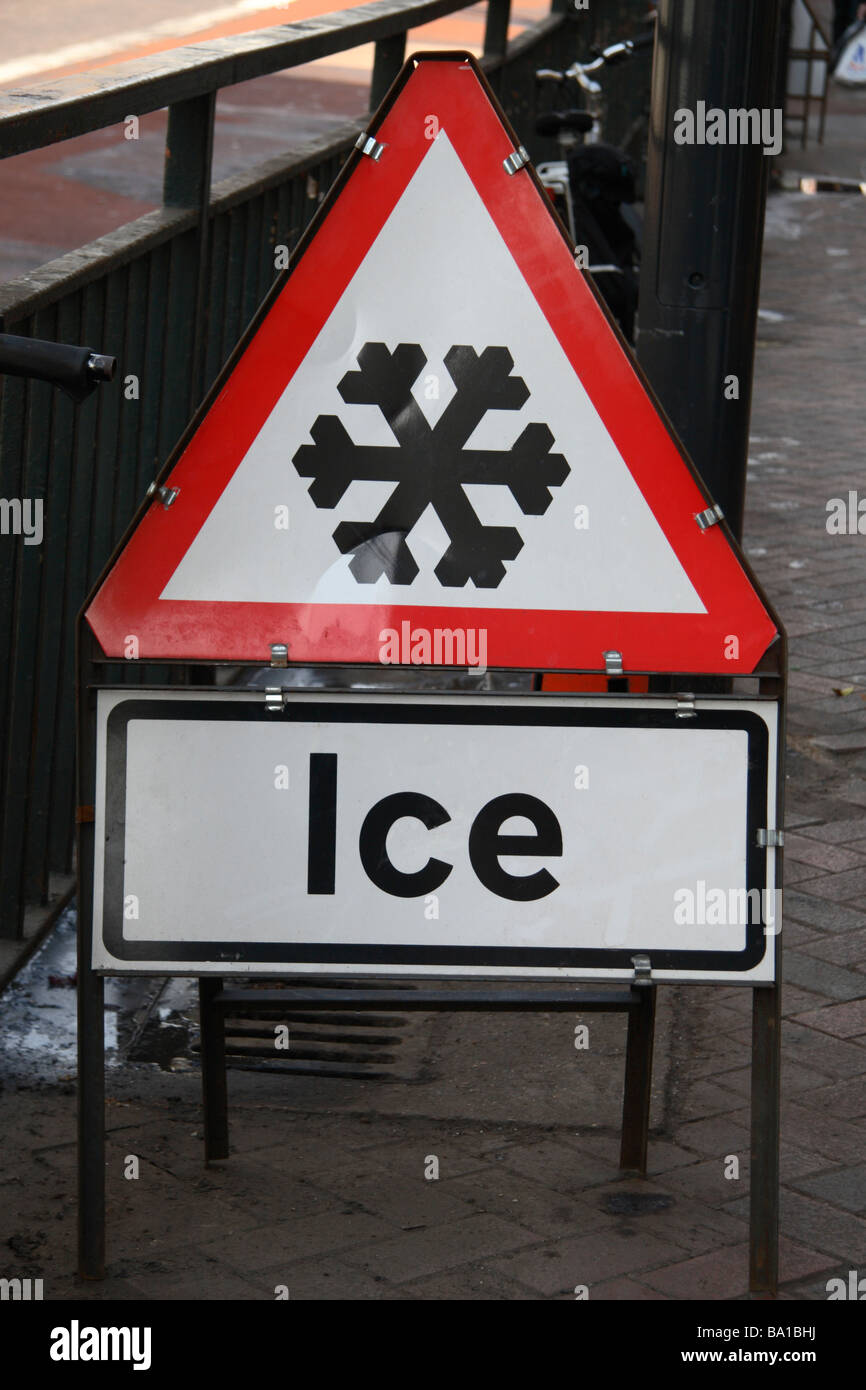 Ice warning sign hi-res stock photography and images - Alamy