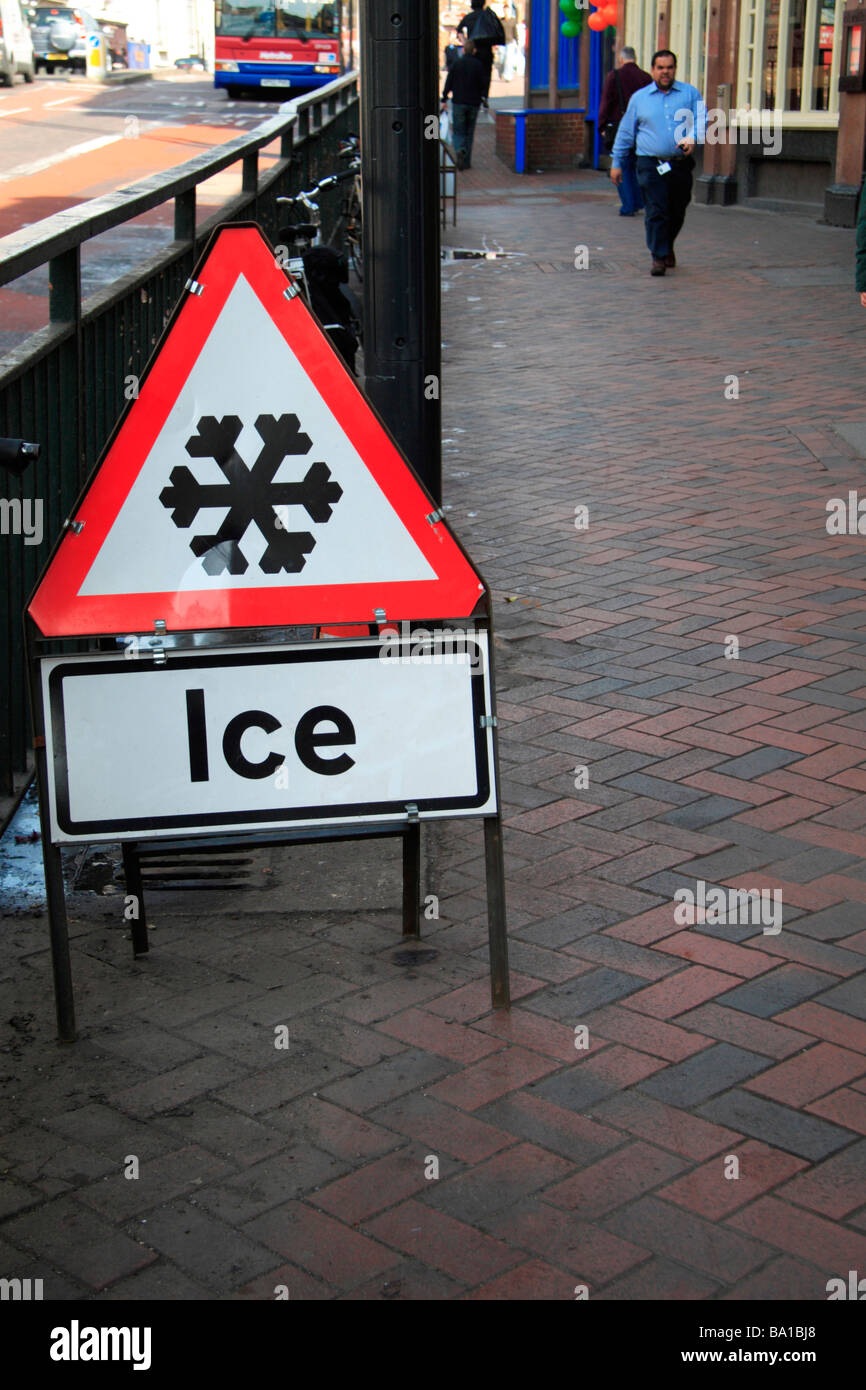 Ice warning sign hi-res stock photography and images - Alamy
