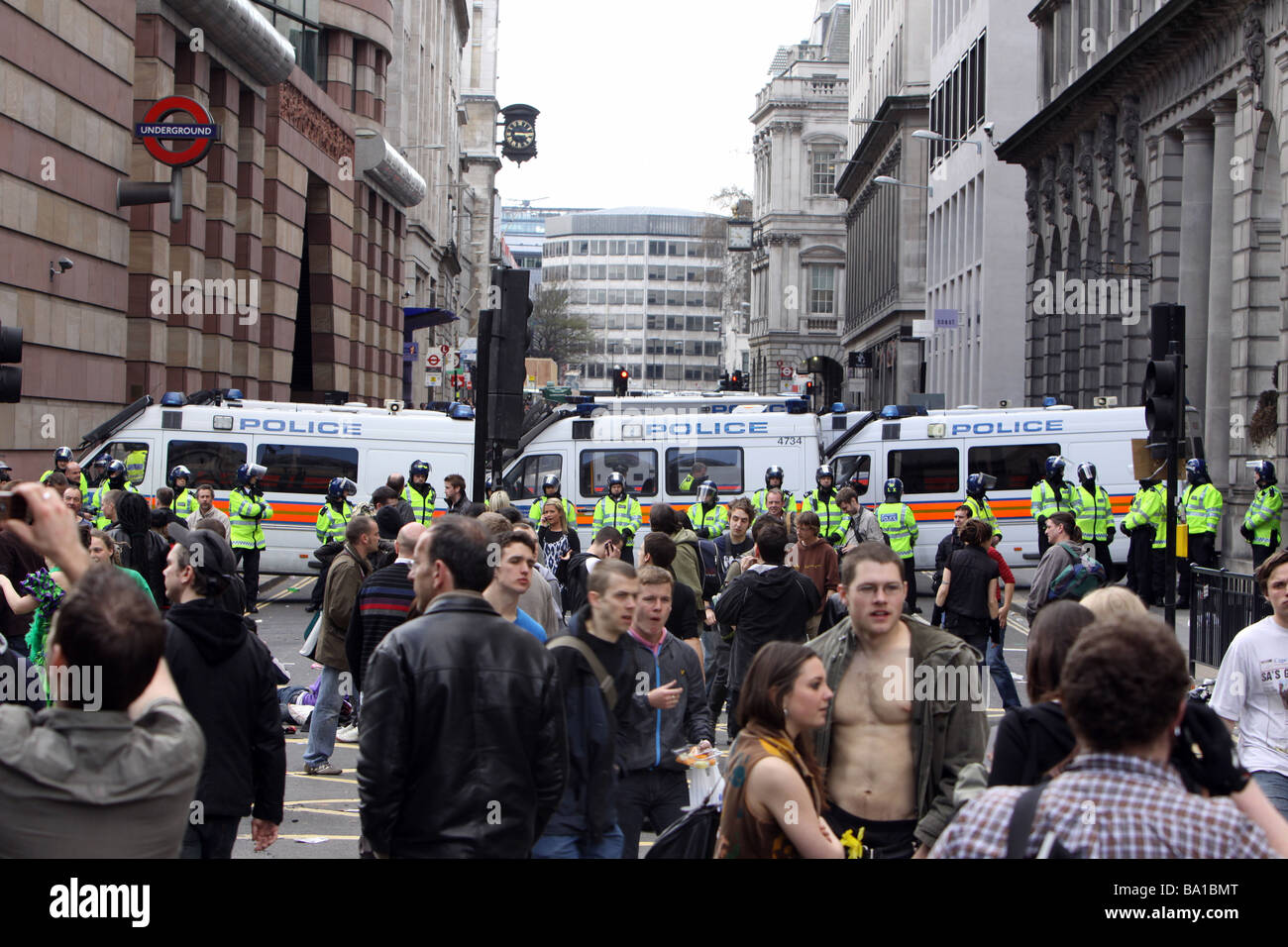 Police block a road near the Bank of England during the G20 protests in ...