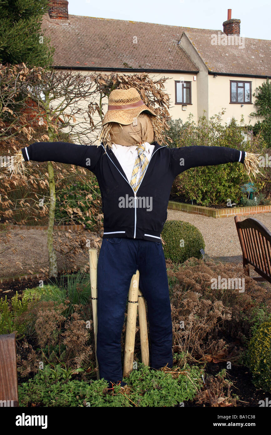 Old scarecrow hi-res stock photography and images - Alamy