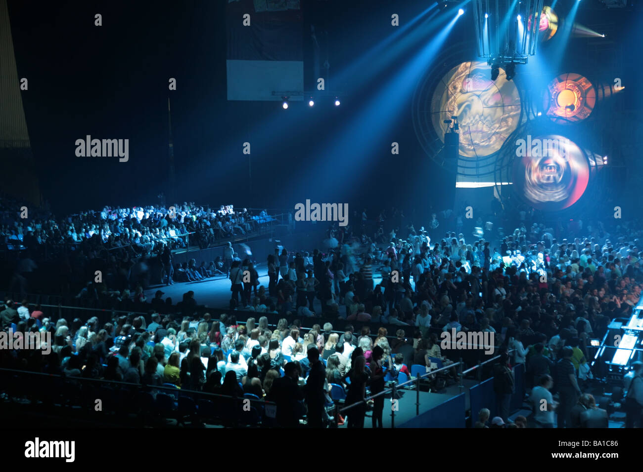 people on concert Stock Photo - Alamy