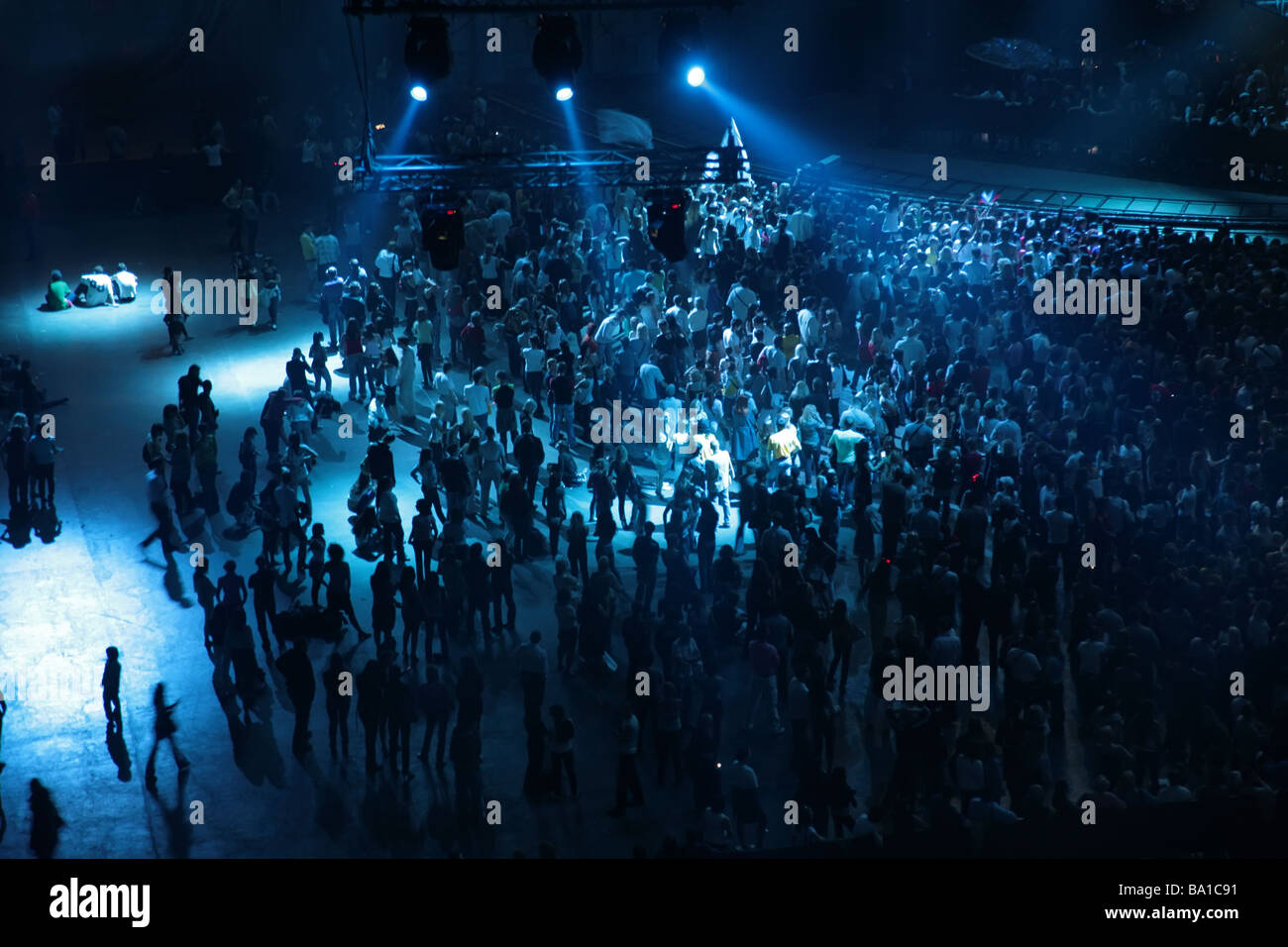 people on concert Stock Photo - Alamy