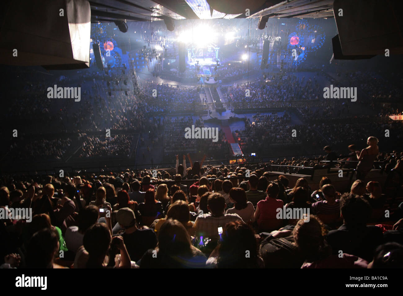people on concert Stock Photo - Alamy