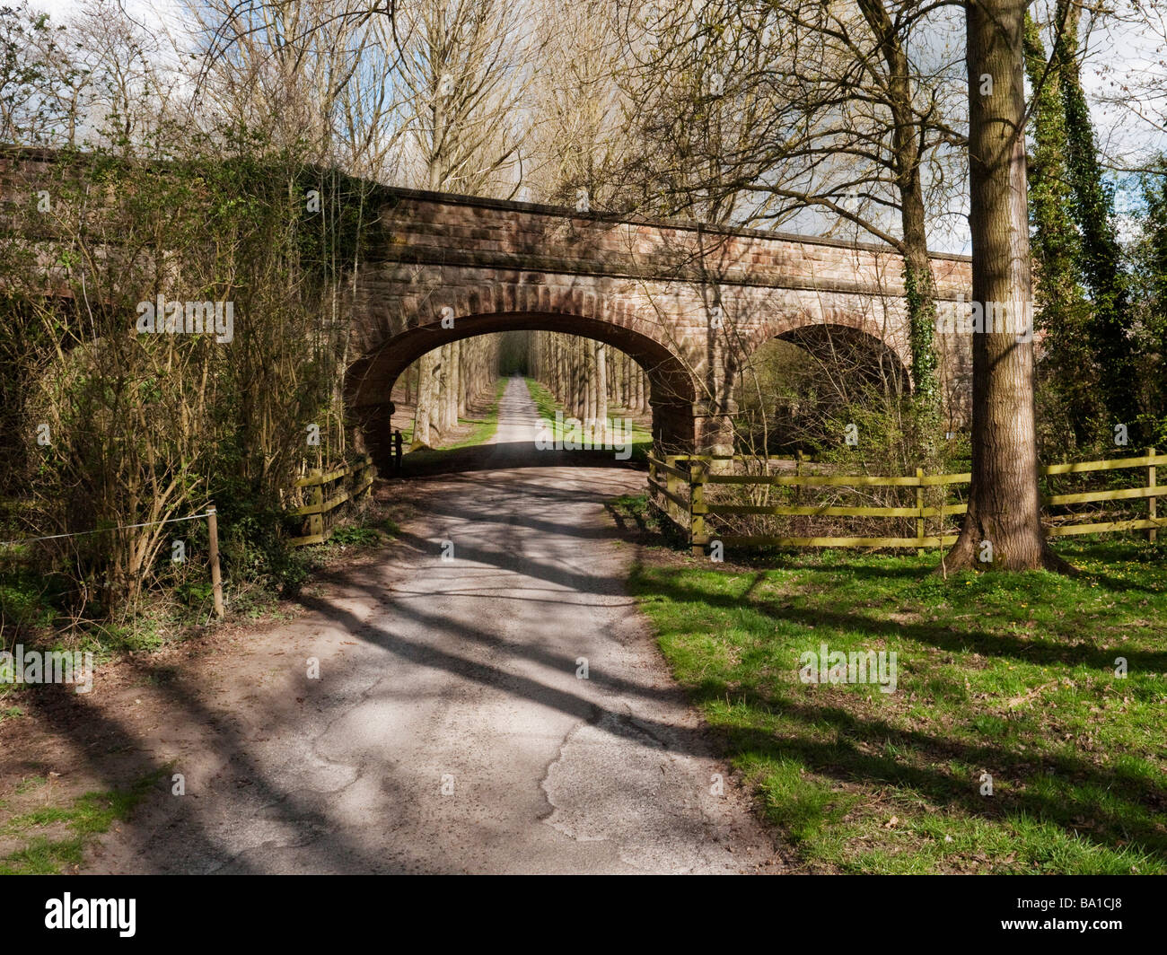 Railway bridge over road country hi-res stock photography and images ...