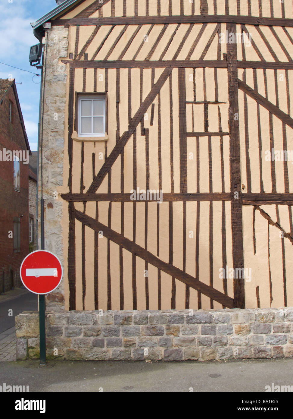 Half timbered frame hi-res stock photography and images - Alamy
