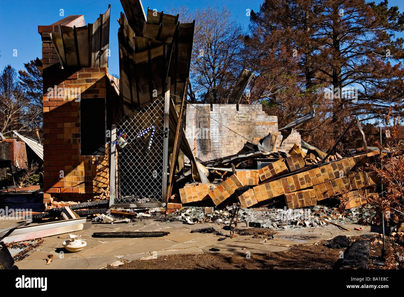Victoria bushfire destroyed house hi-res stock photography and images ...