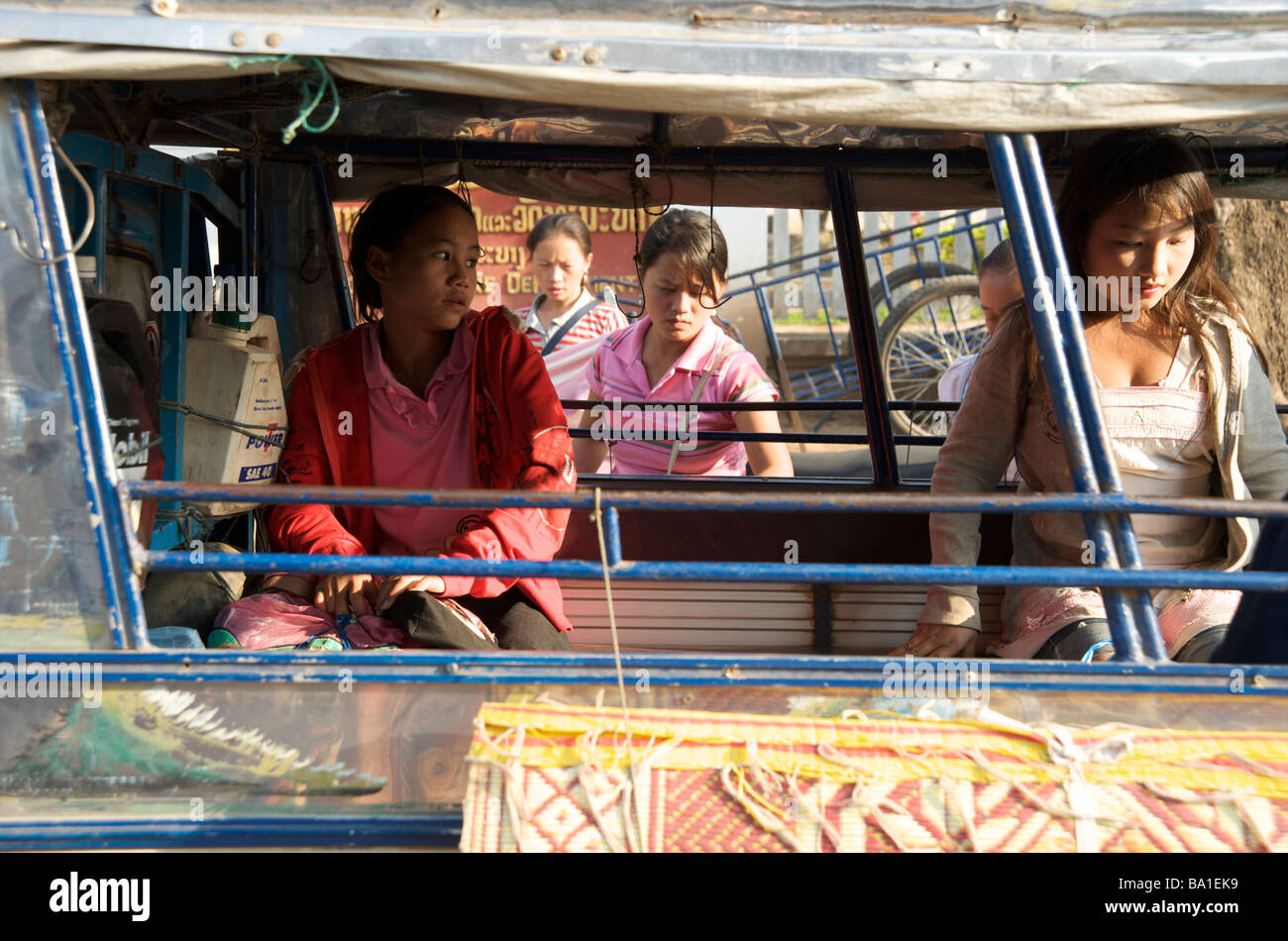 Laos market girls hi-res stock photography and images - Alamy