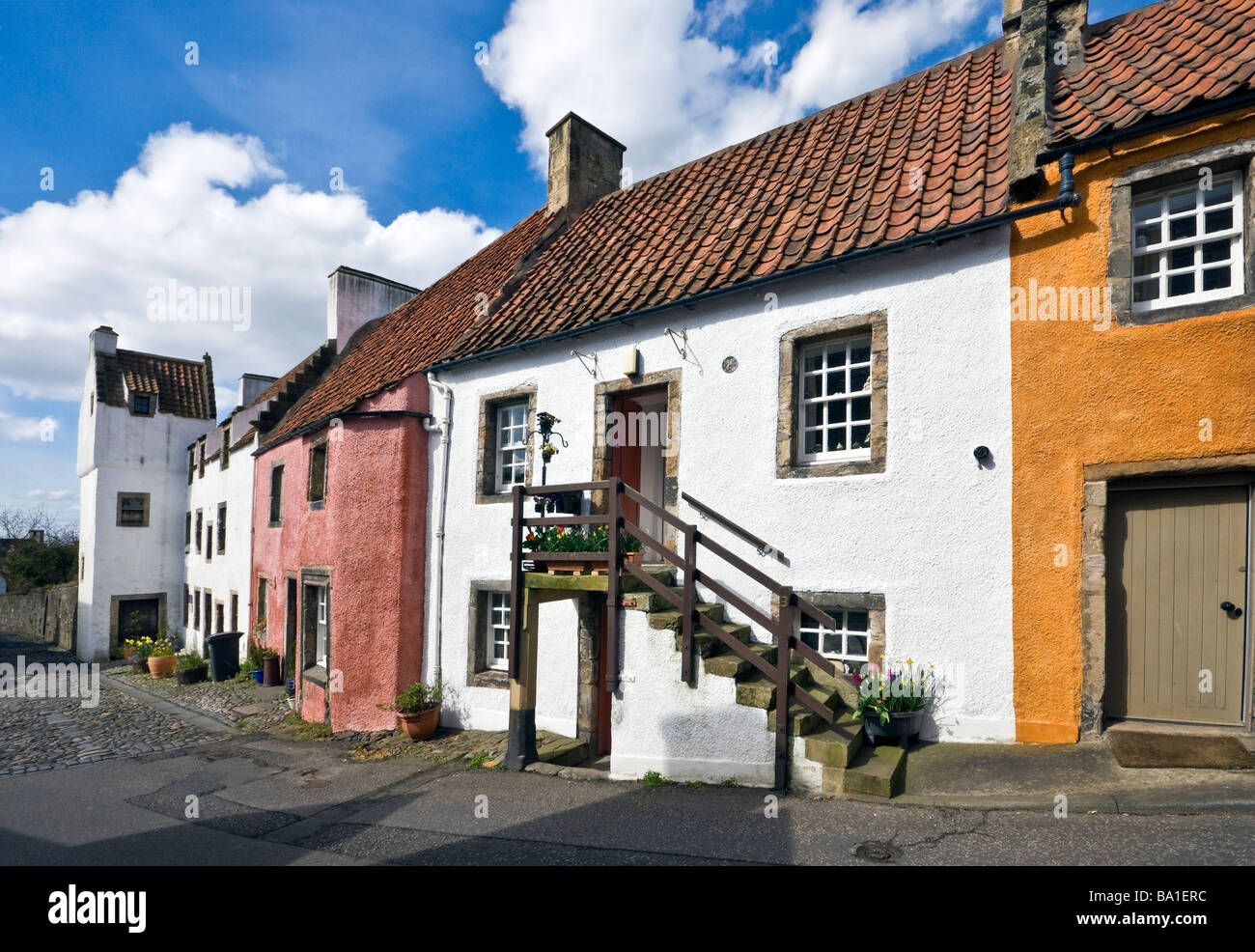 Colourful houses scotland hi-res stock photography and images - Alamy
