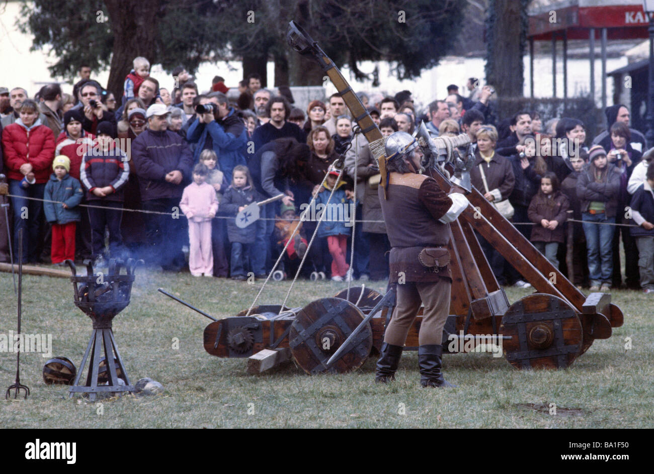 Medieval battle - catapult in action Stock Photo - Alamy