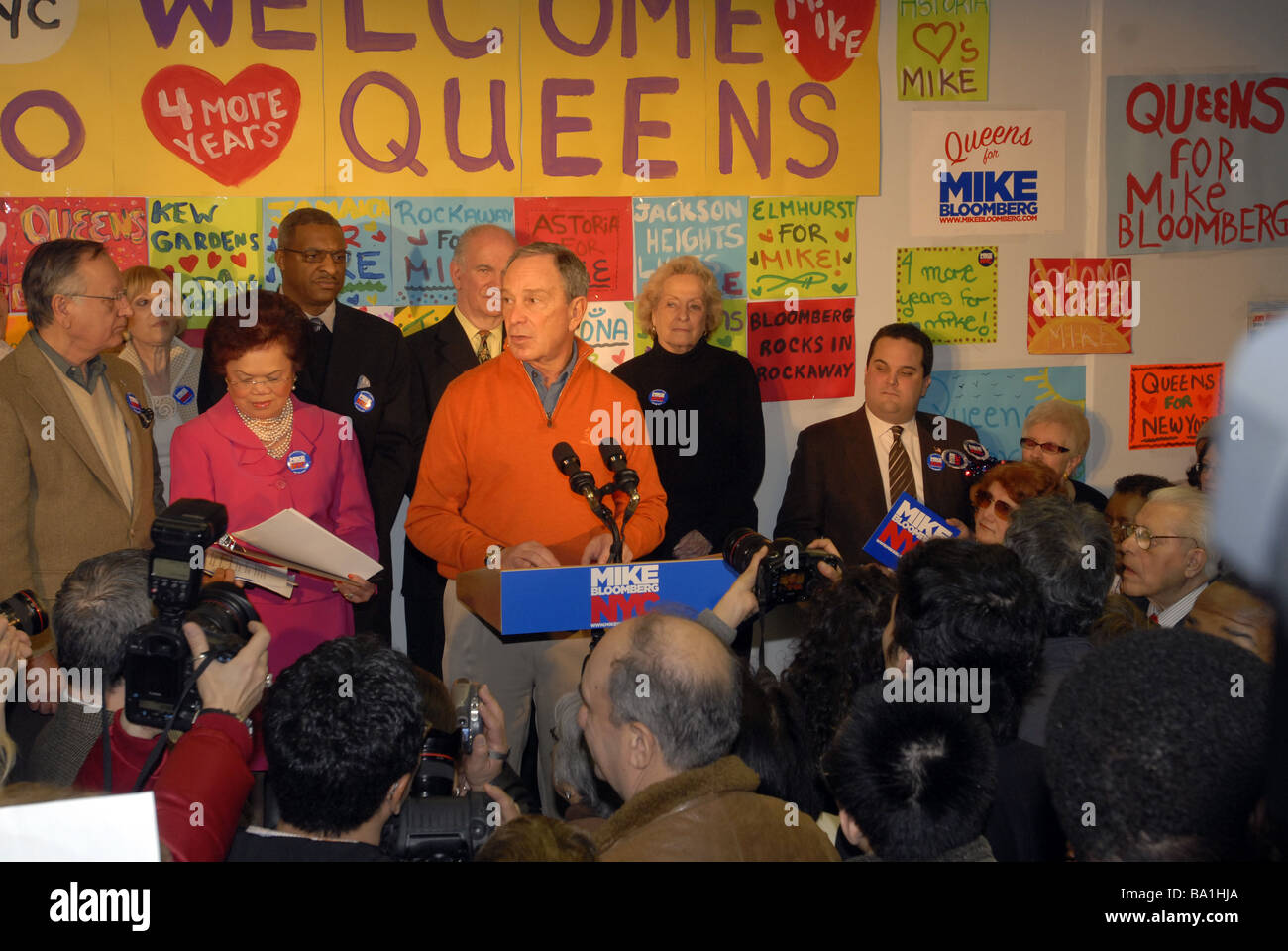 Bloomberg office sign hi-res stock photography and images - Alamy