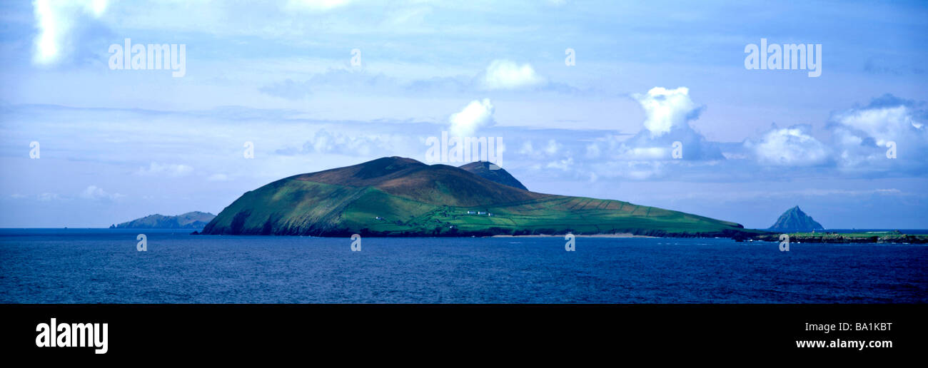 The island of Great Blasket with the Island of Inishtooskert in the ...