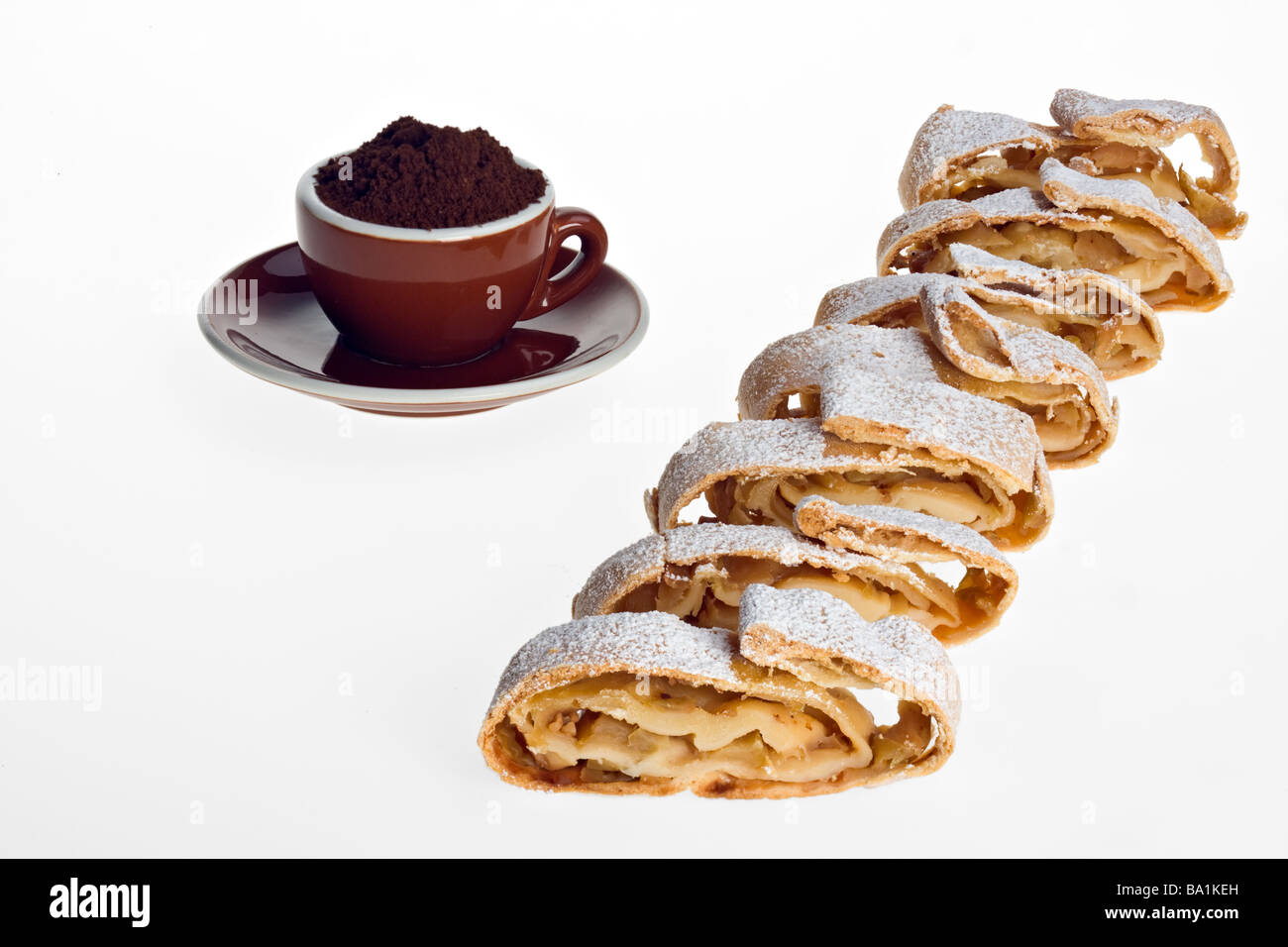 Strudel hi-res stock photography and images - Alamy