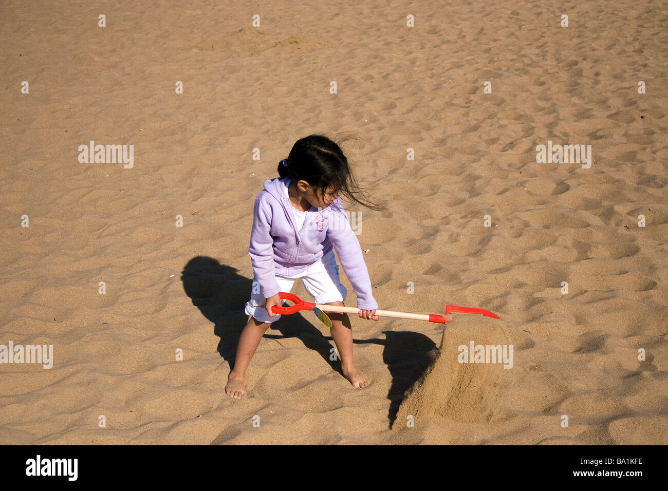 Throw spade hi-res stock photography and images - Alamy