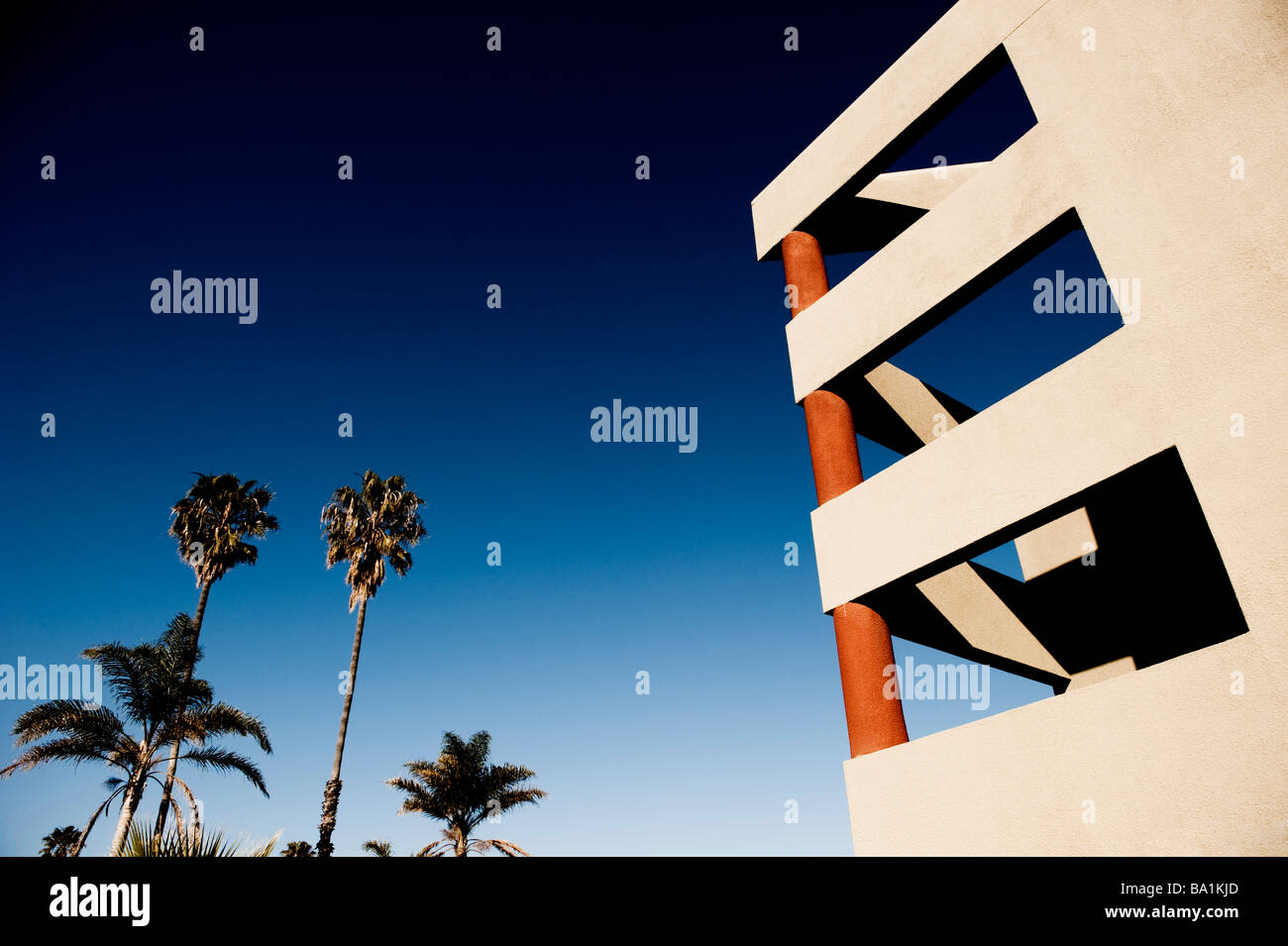 California palm tree building hi-res stock photography and images - Alamy