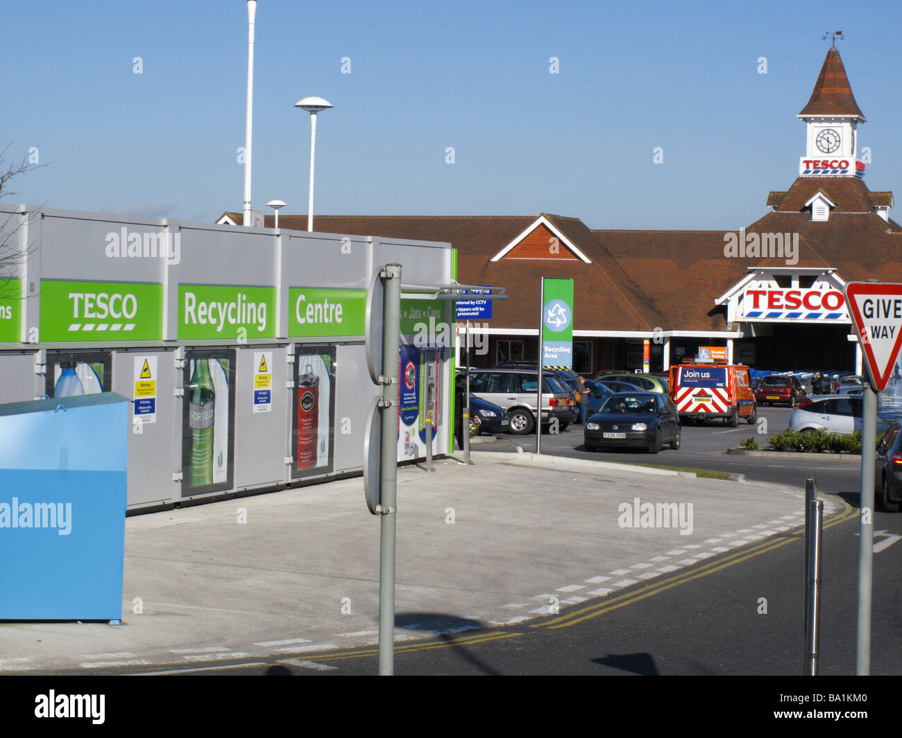 Supermarket Recycling Centre High Resolution Stock Photography and ...