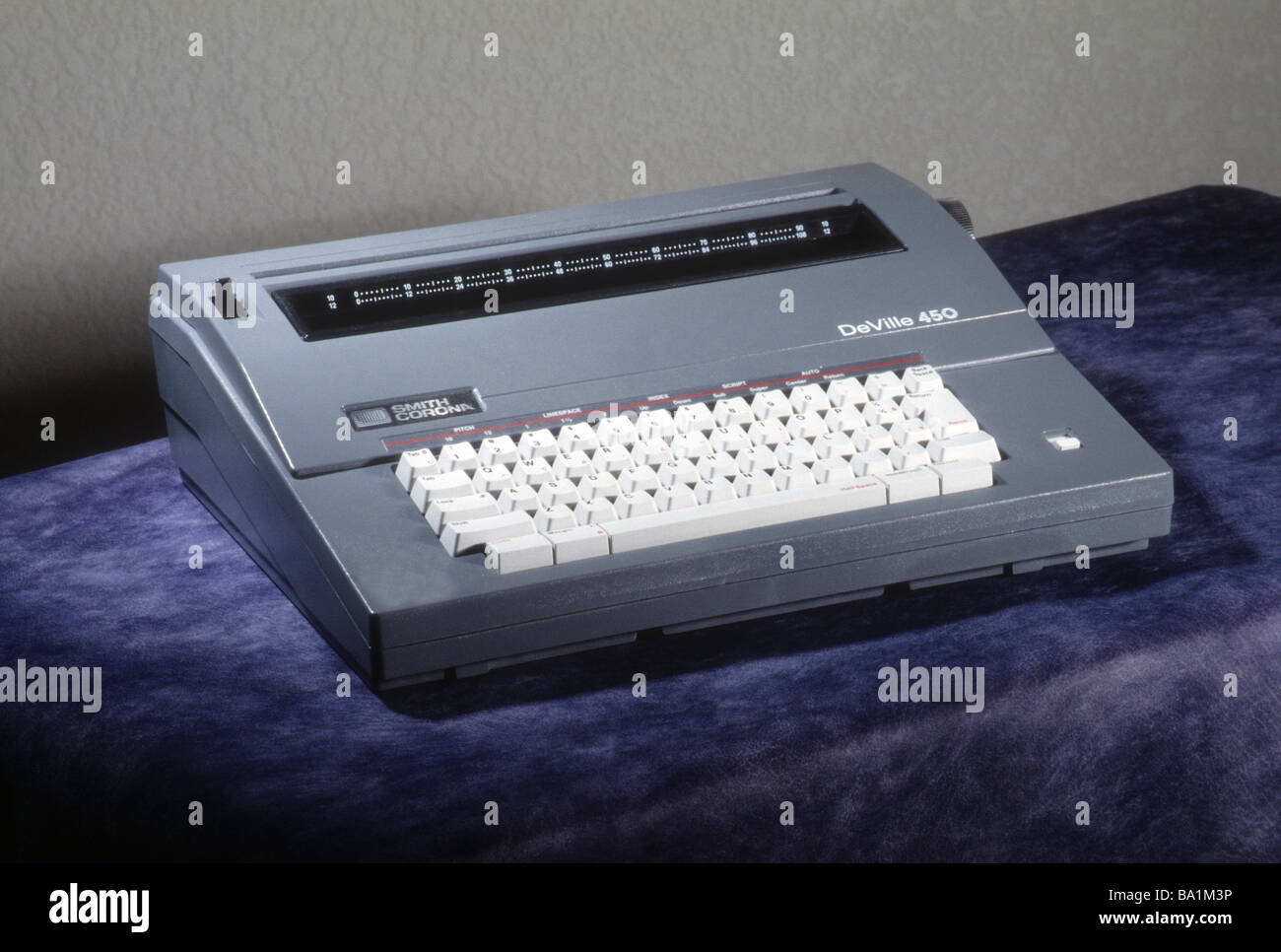 Electric typewriter hi-res stock photography and images - Alamy