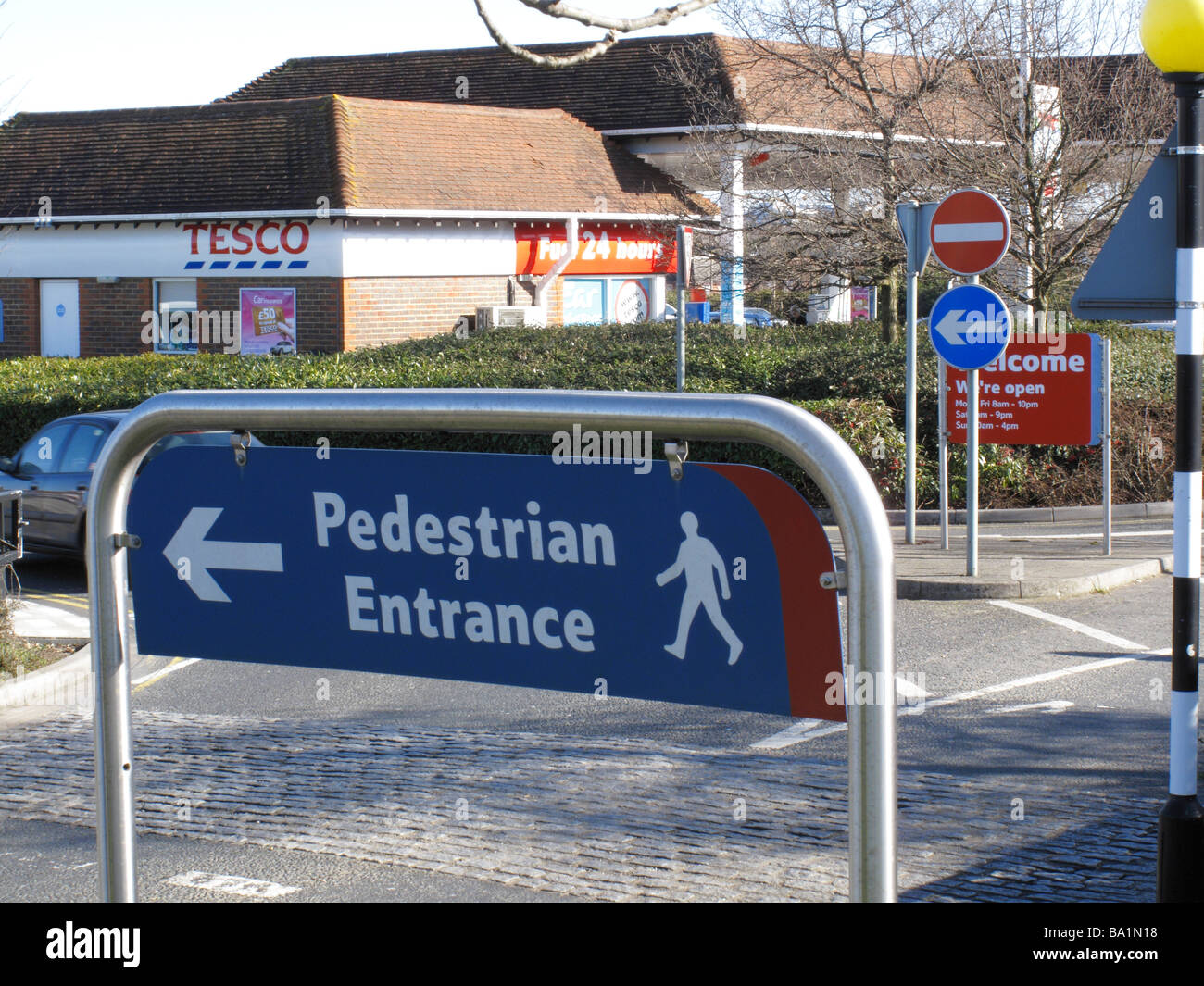 Sign for pedestrian direction hi-res stock photography and images - Alamy