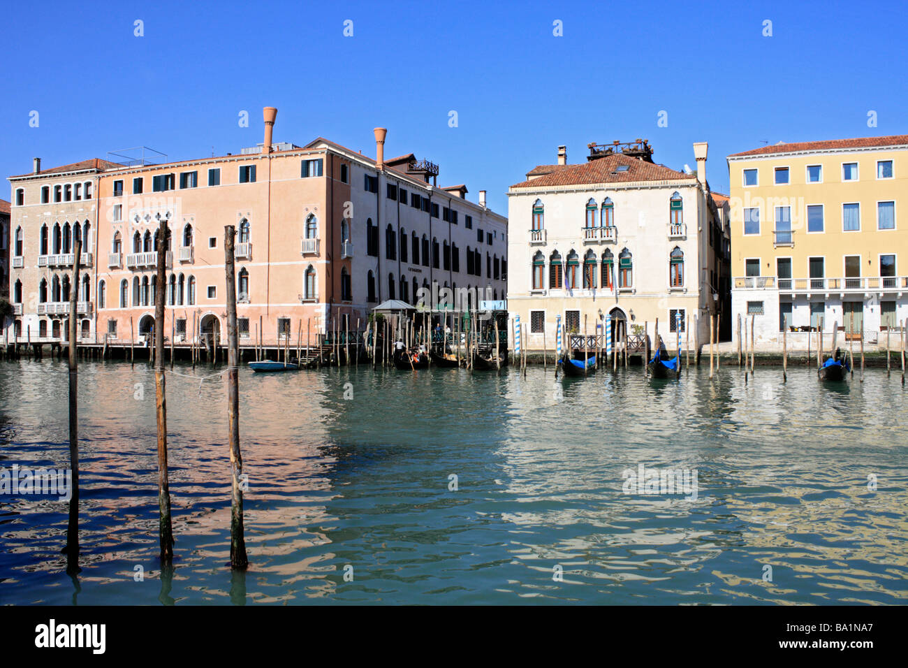 Venice buildings hi-res stock photography and images - Alamy