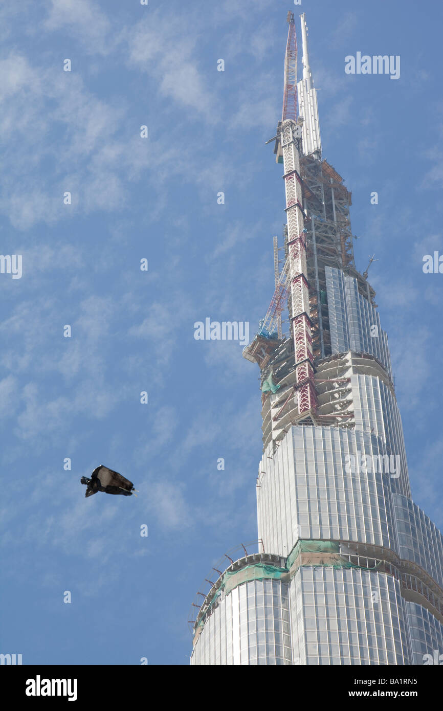 Rubbish floating past the burj Dubai the worlds tallest building in ...