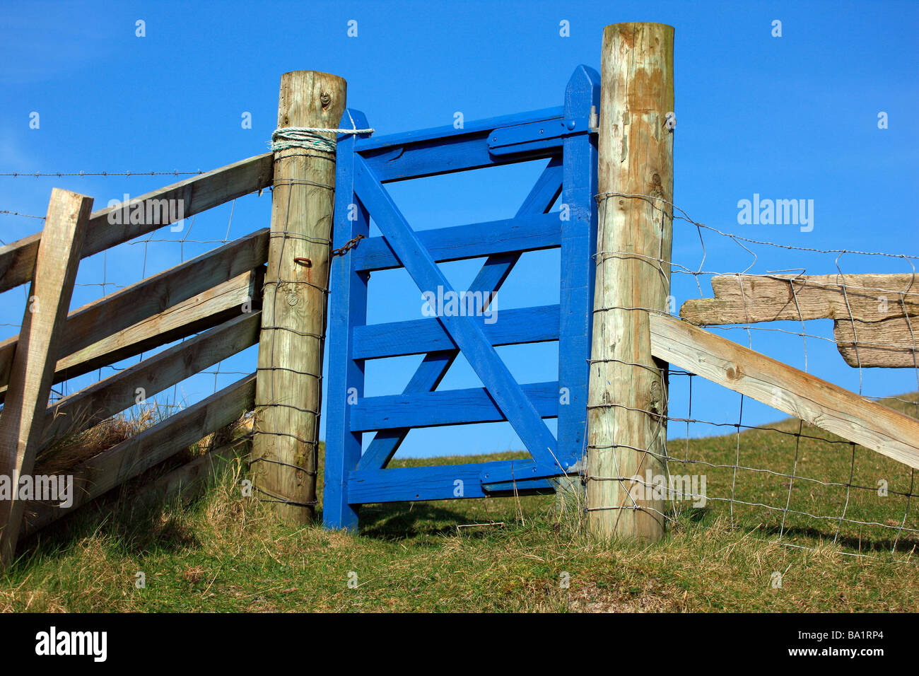 Painted blue wooden fence hi-res stock photography and images - Alamy