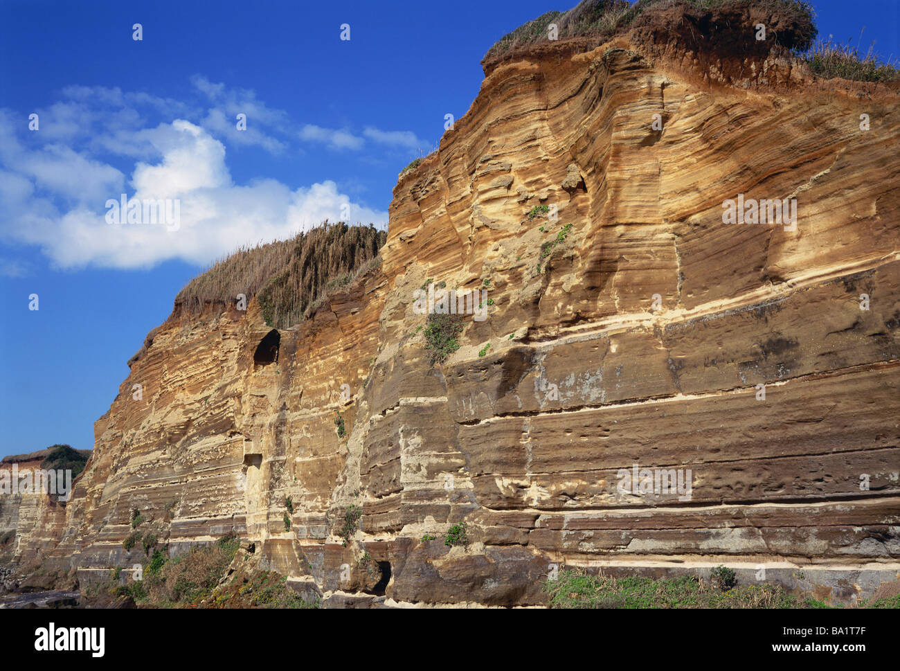 Horizontal image striated rock formation hi-res stock photography and ...