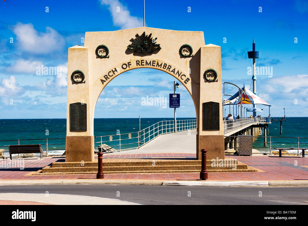 Arch of remembrance hi-res stock photography and images - Alamy