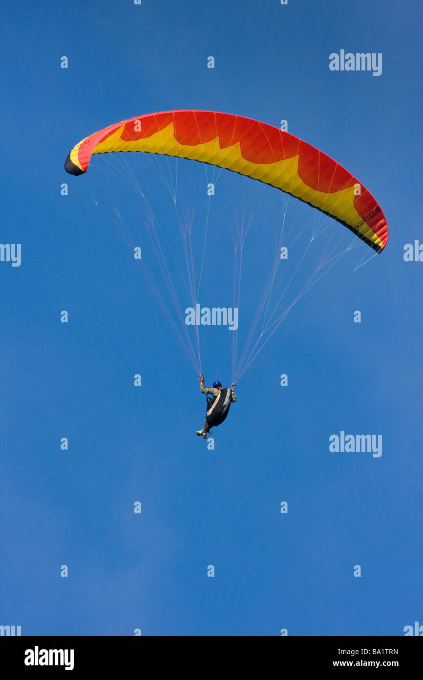 Parachute dropped hi-res stock photography and images - Alamy