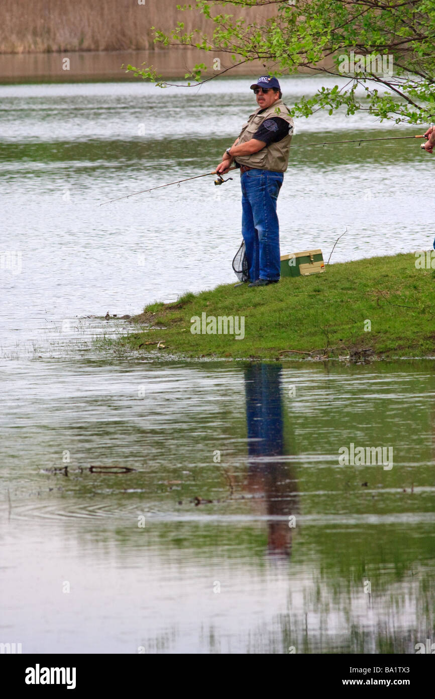 Guy fishing hi-res stock photography and images - Alamy