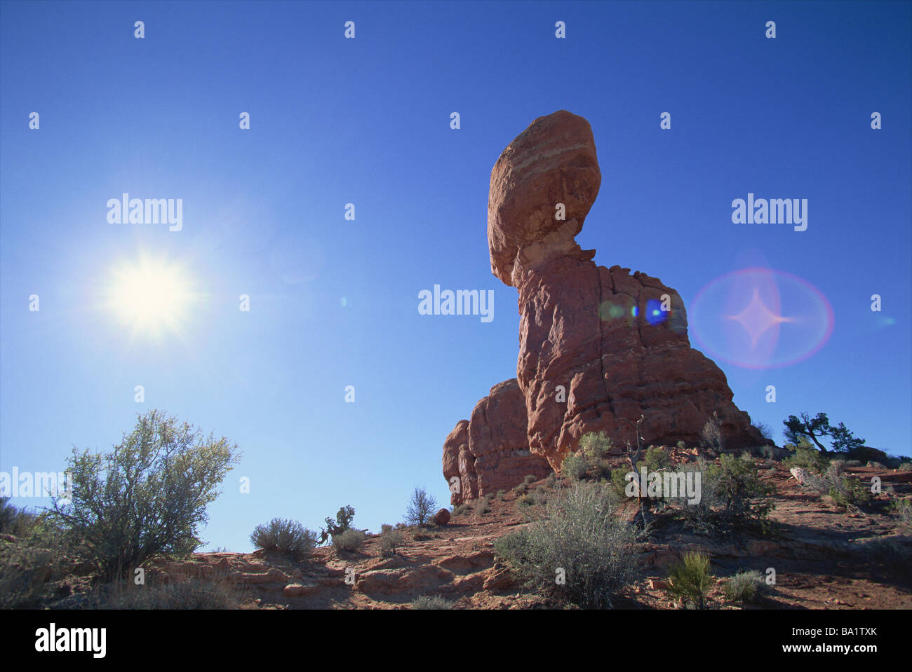 Arch shaped cliffs hi-res stock photography and images - Alamy