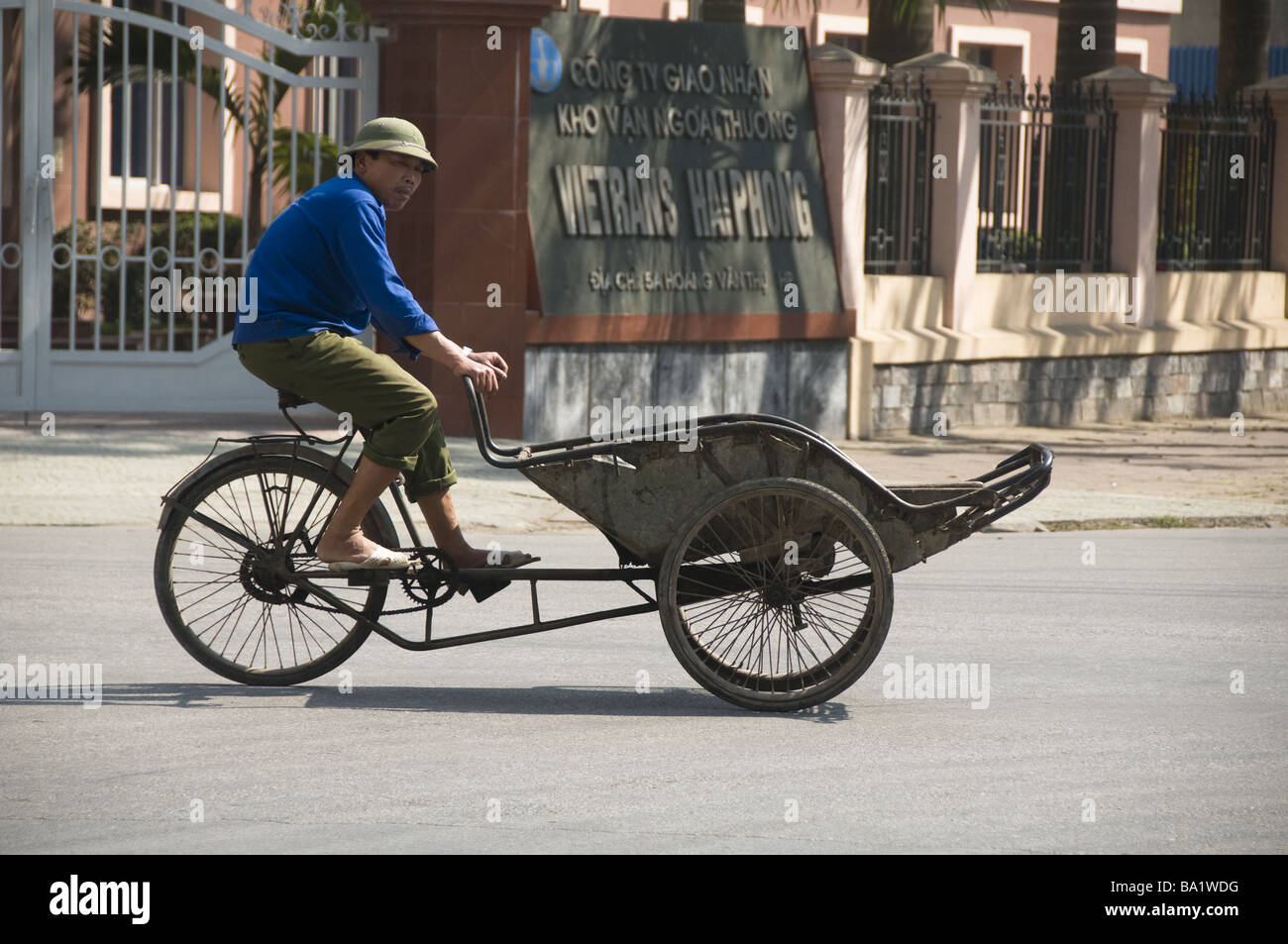 cyclo driver in Hanoi Vietnam Stock Photo - Alamy