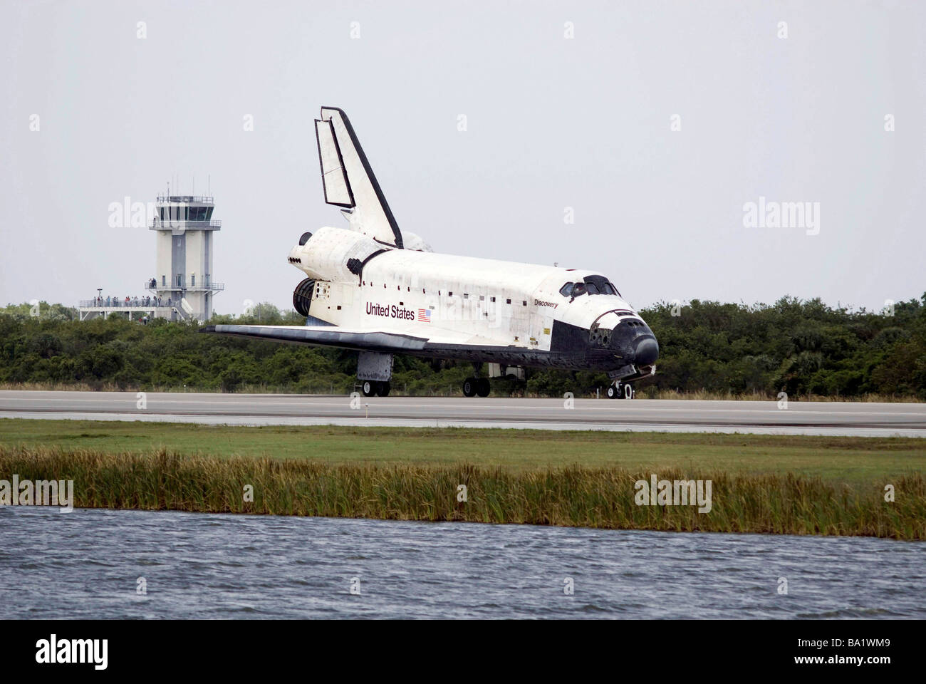 Space Shuttle Discovery on the runway at the Kennedy Space Center Stock ...