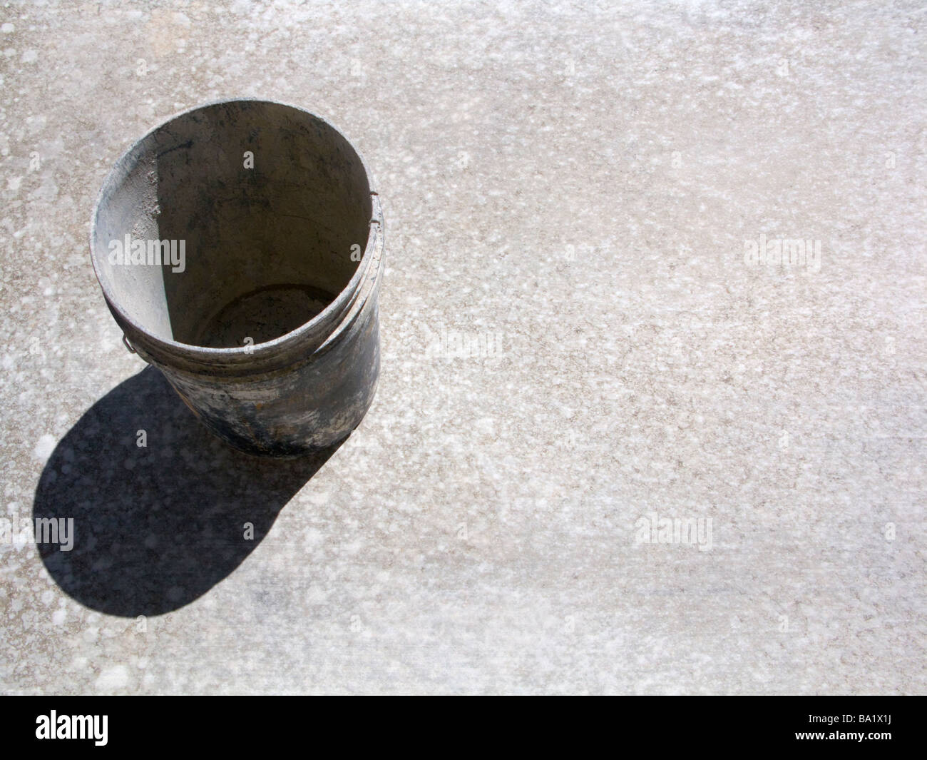 Empty bucket hi-res stock photography and images - Alamy