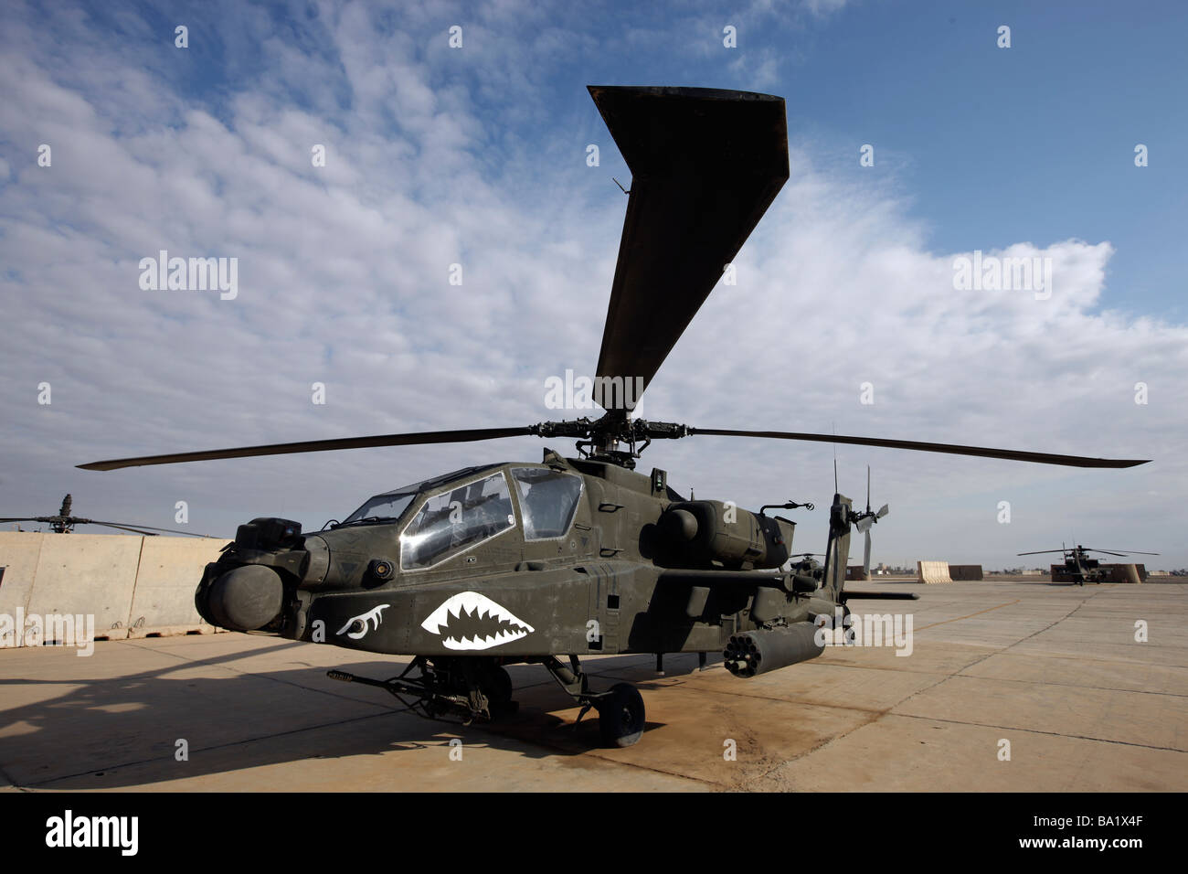Apache helicopter’s 30mm m230 chain gun hi-res stock photography and ...
