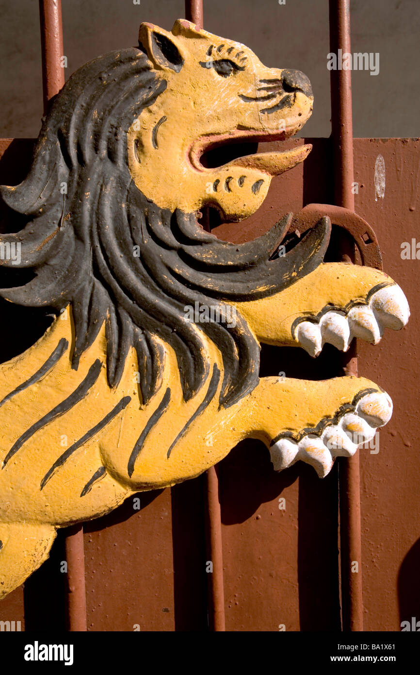 Indonesia, Bali. Kuta. Lion figure on gate Stock Photo - Alamy