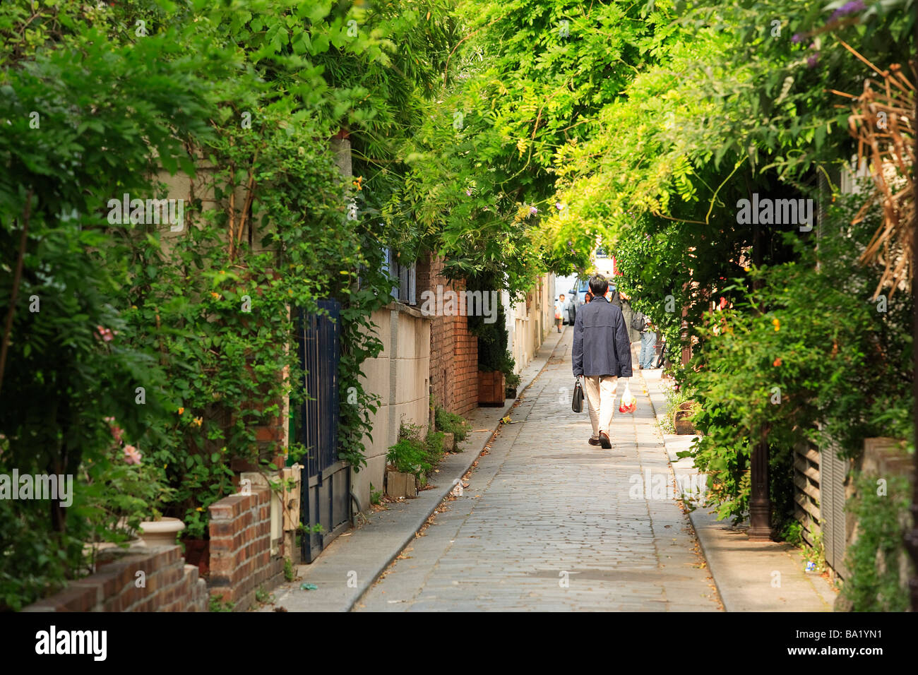 Alley passageway hi-res stock photography and images - Alamy
