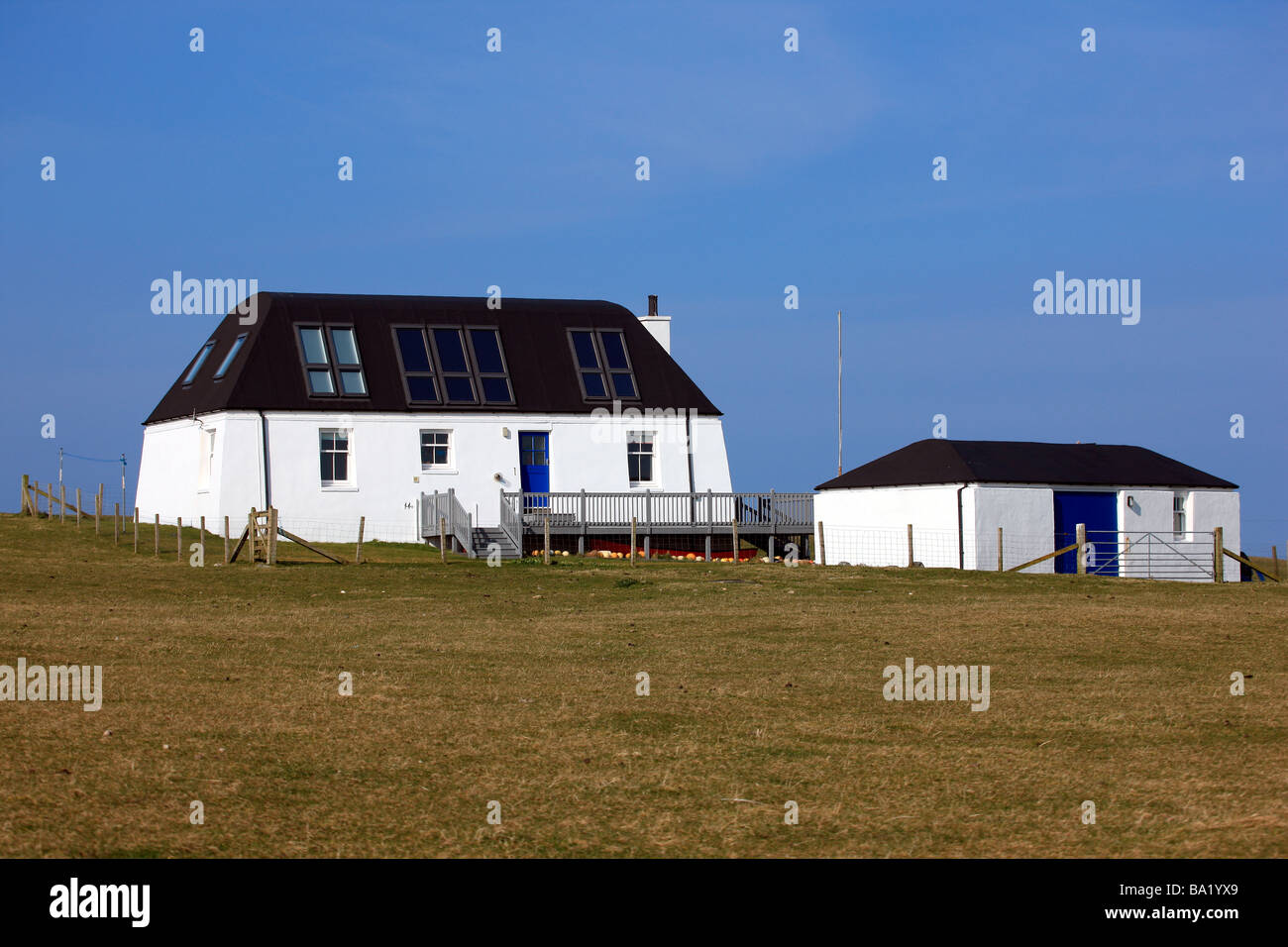Modern house on blue hi-res stock photography and images - Alamy