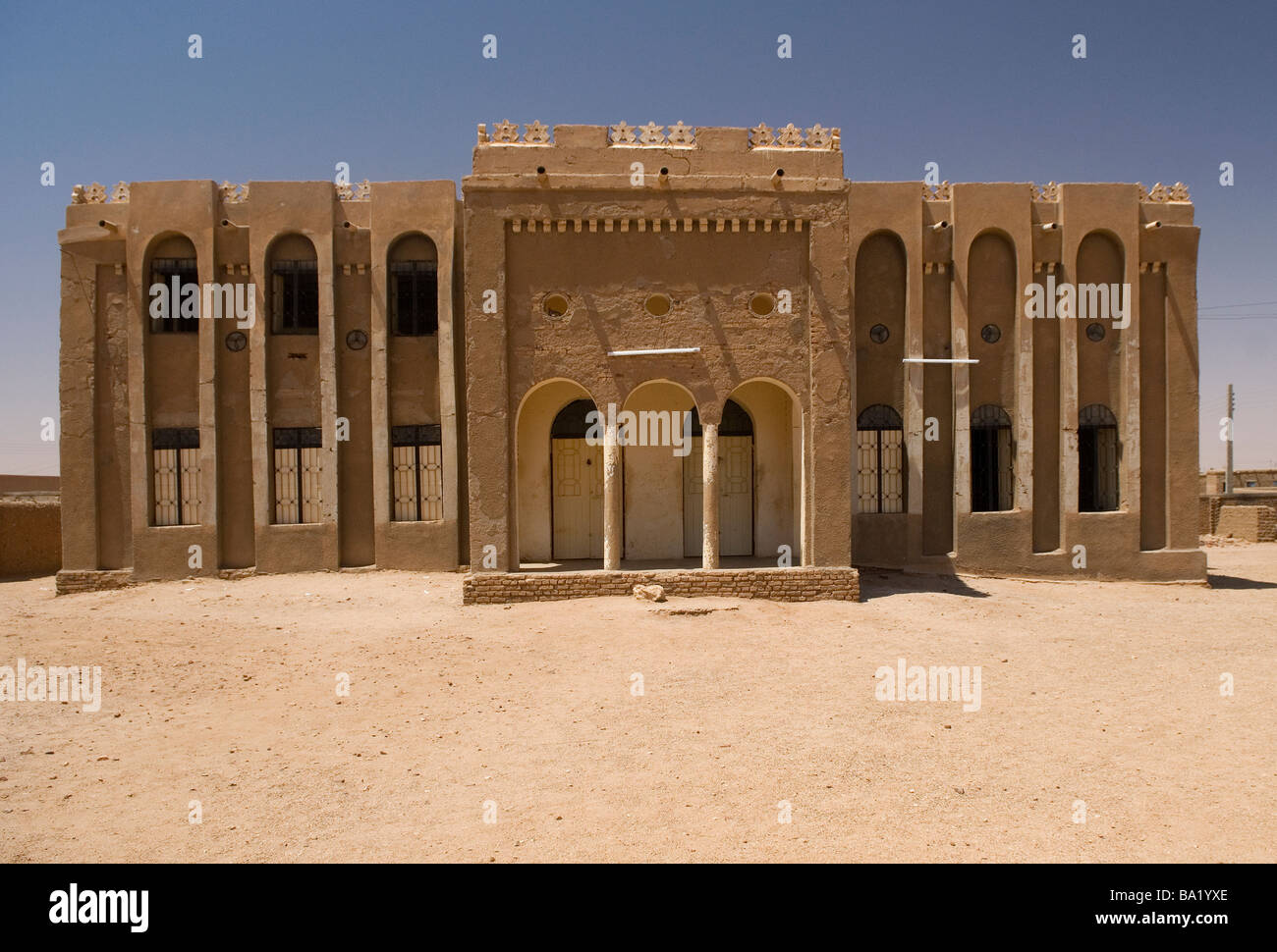 Sudanese desert mosque Stock Photo - Alamy