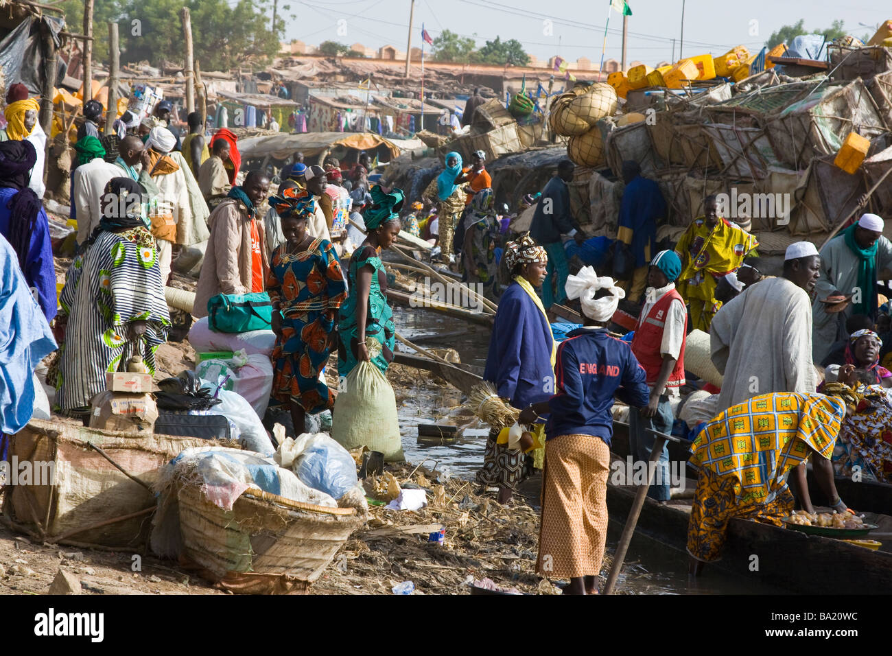 Mopti port mali pinasse boats people hi-res stock photography and ...