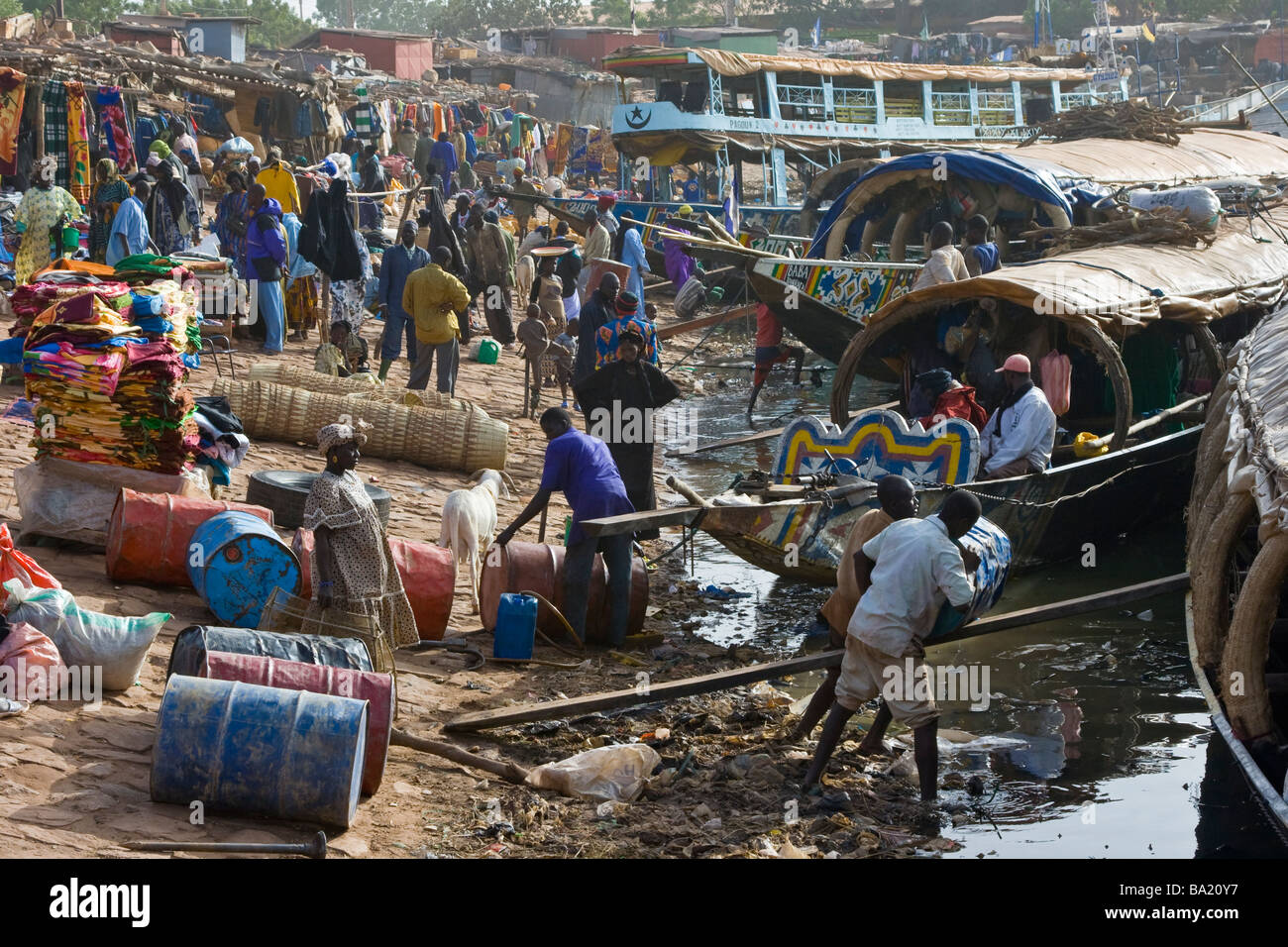 Waterfront at the Port in Mopti Mali West Africa Stock Photo - Alamy
