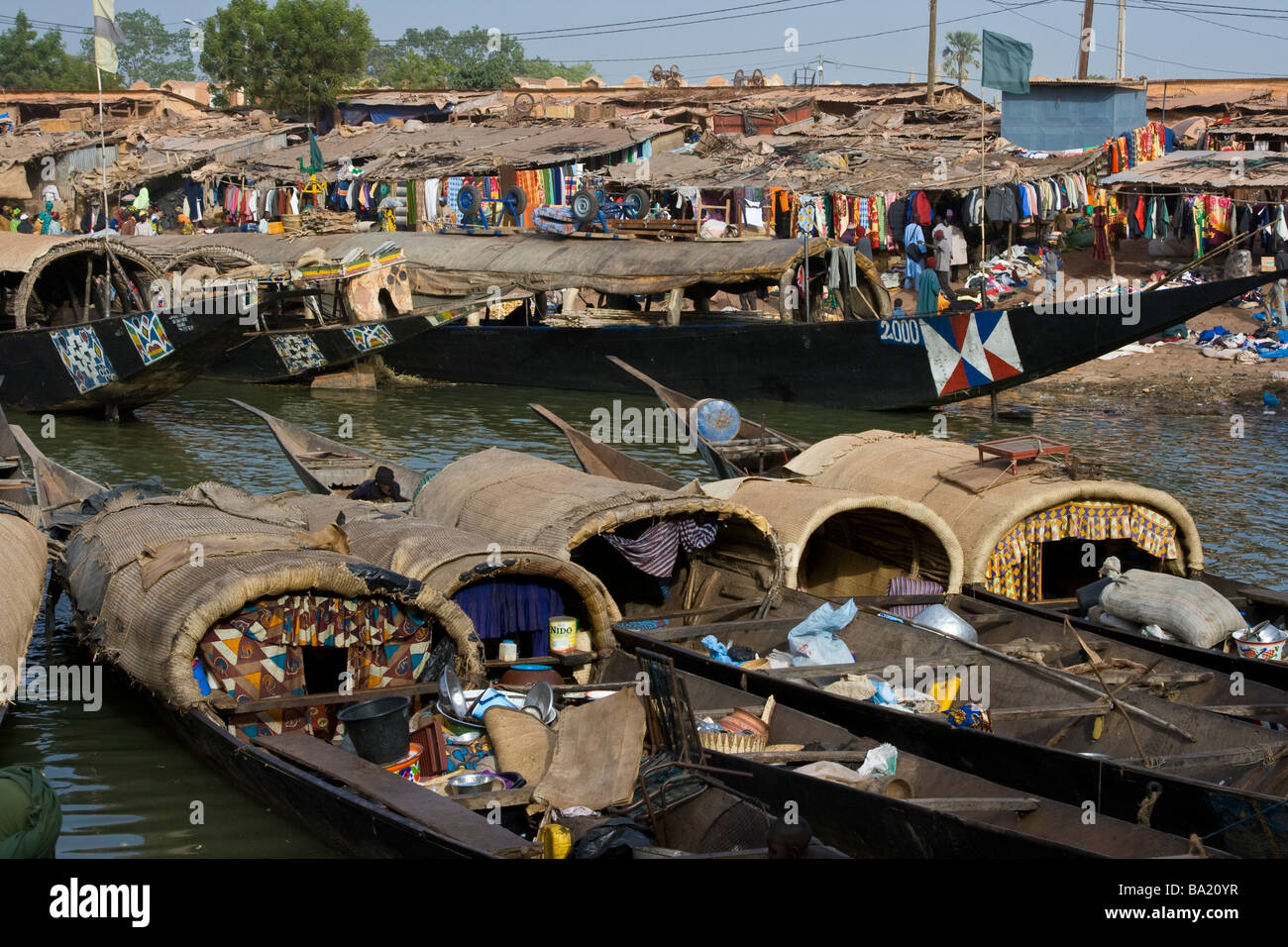 Mopti port mali pinasse boats people hi-res stock photography and ...