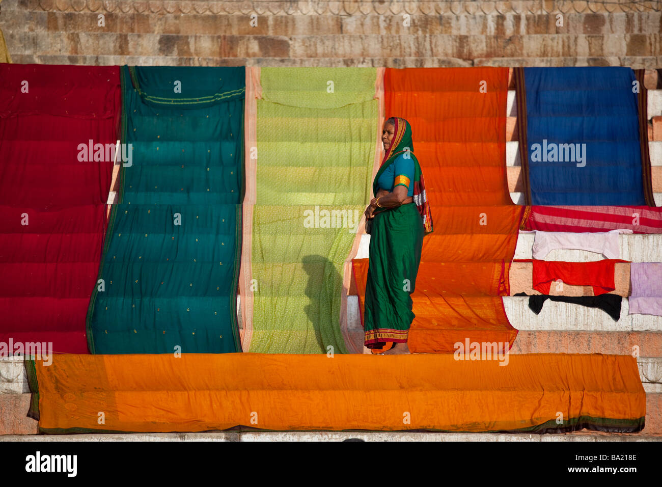 Woman drying sari hi-res stock photography and images - Alamy