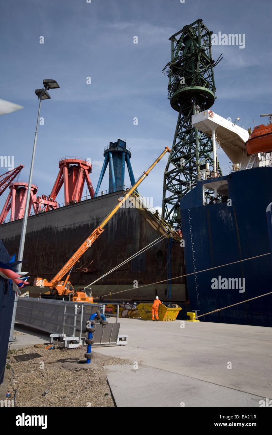 Swan hunter hi-res stock photography and images - Alamy